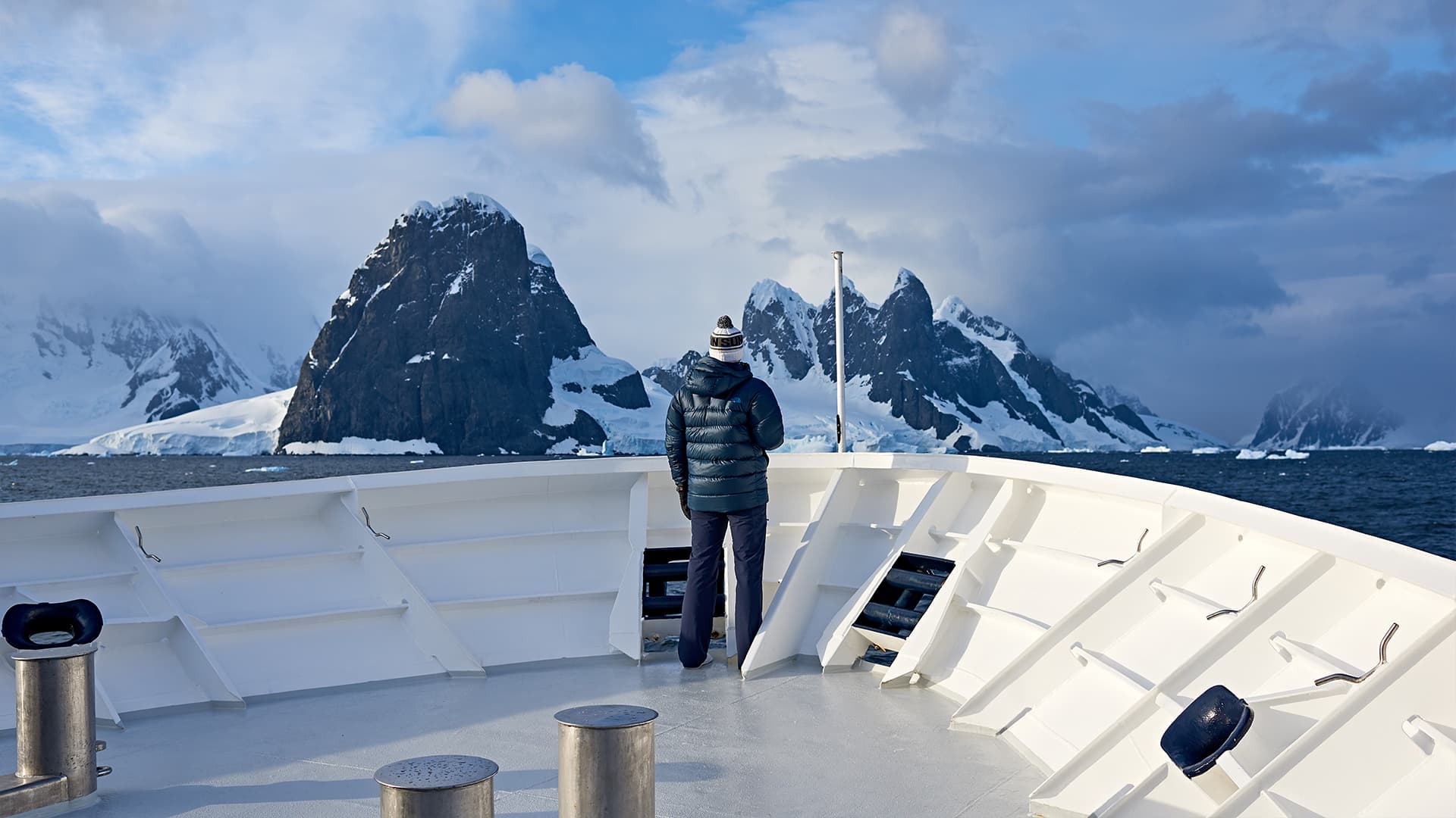 Logbook: Diving to Molloy Deep | EYOS Expeditions